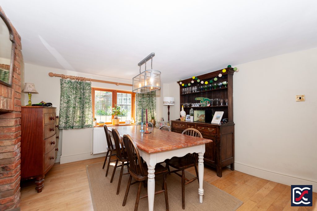 Mullions, Oak Street, Weedon | FOR SALE